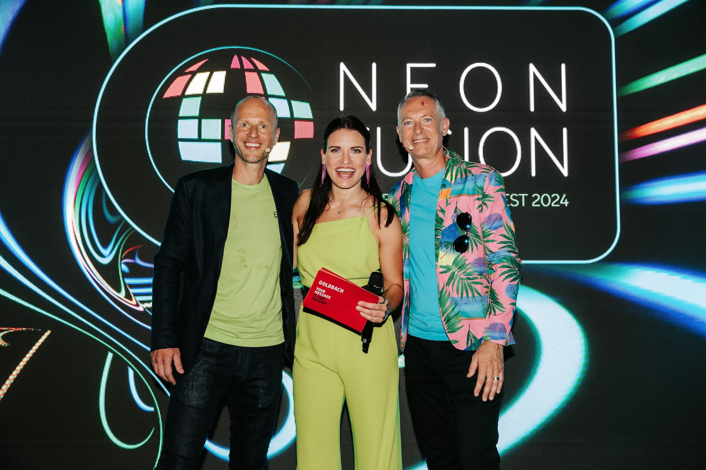 Alle Zeichen auf Neon beim Goldbach Austria Sommerfest